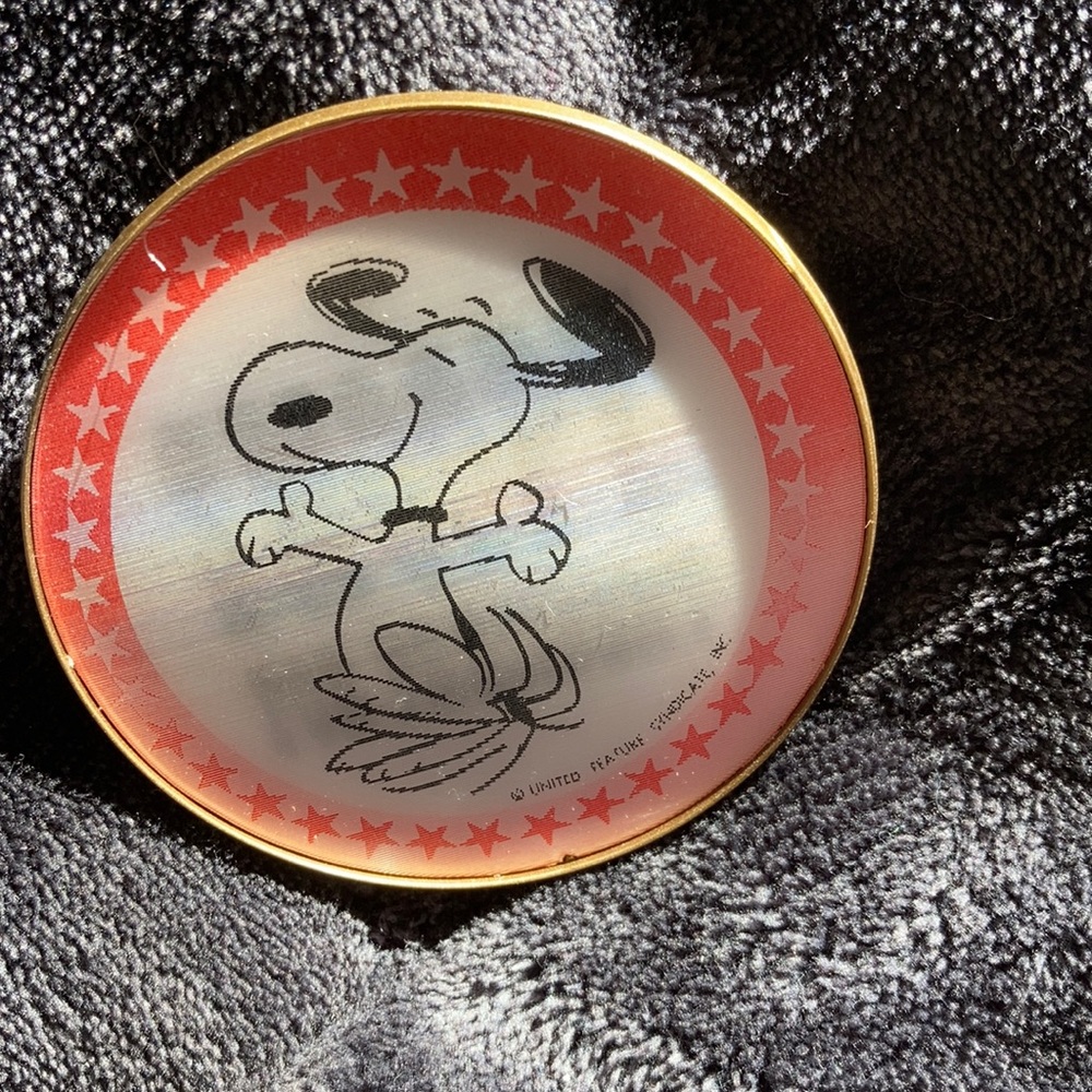 Vintage 1970s Snoopy Lenticular Button - Gem